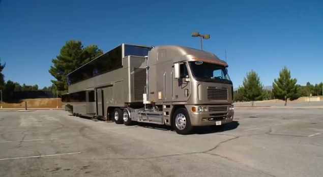 Um camião que é uma verdadeira mansão de luxo